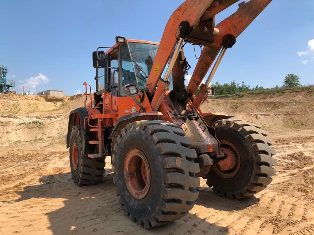 Doosan DL300 Loader - Plant Hire Guide