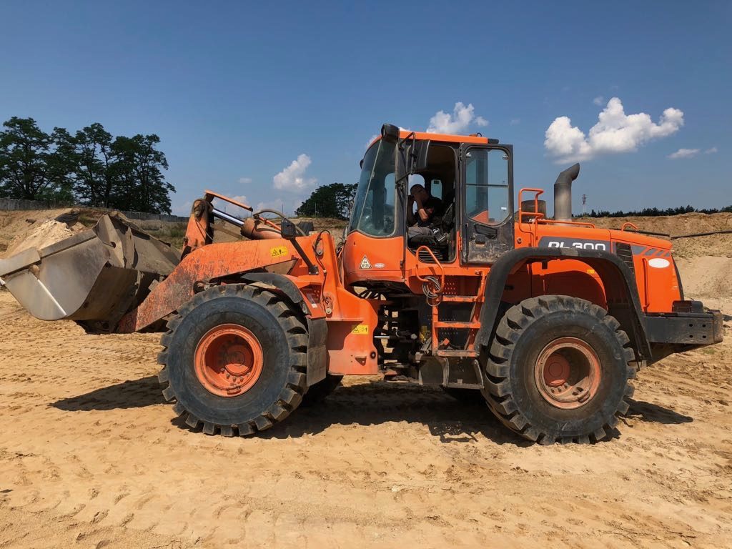 Doosan DL300 Loader - Plant Hire Guide