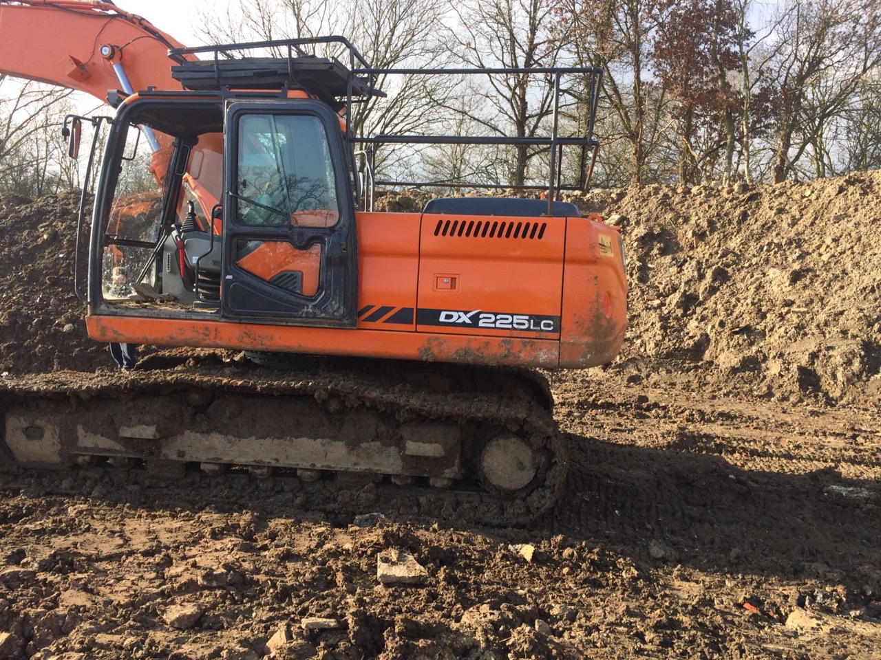 Doosan DX225 LC Excavator - Plant Hire Guide