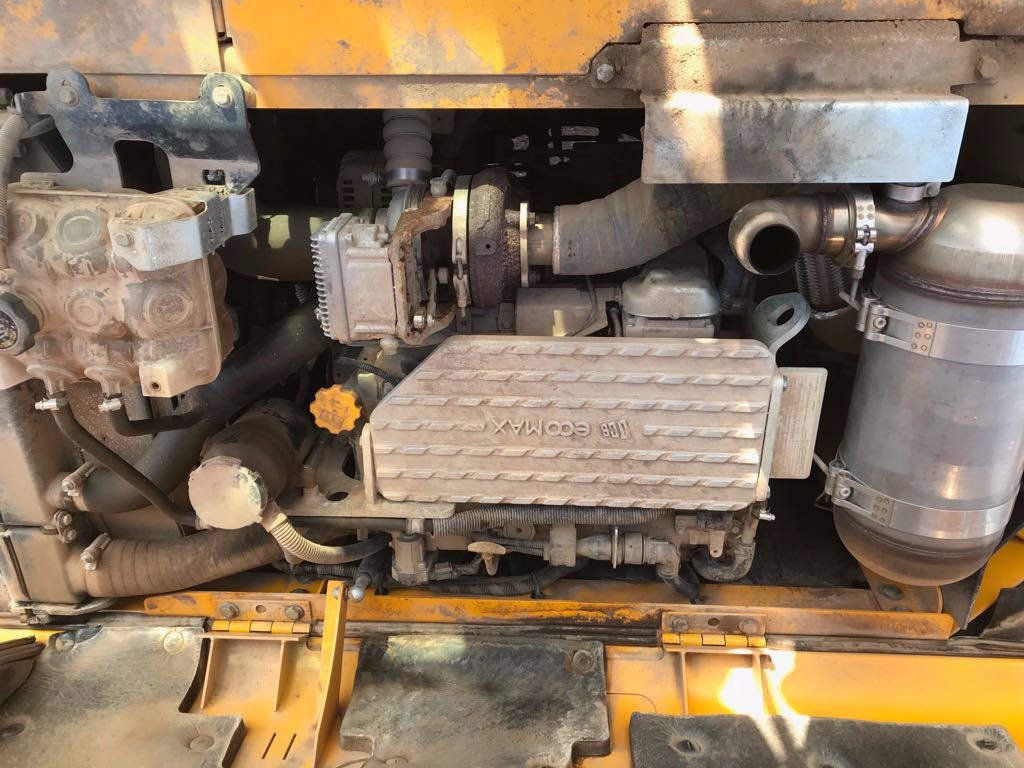 JCB JS130 LC Crawler Excavator - Plant Hire Guide